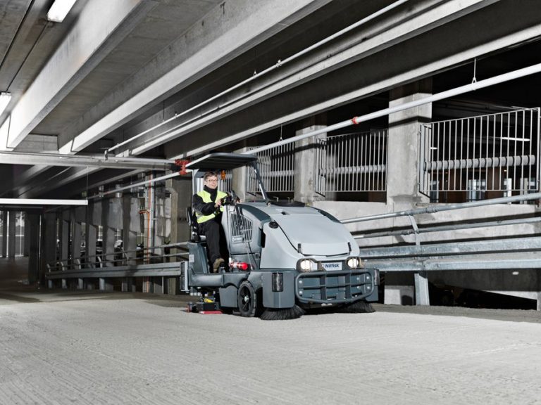 Advance CS7000 Combination Sweeper/Scrubber - Bortek Industries®